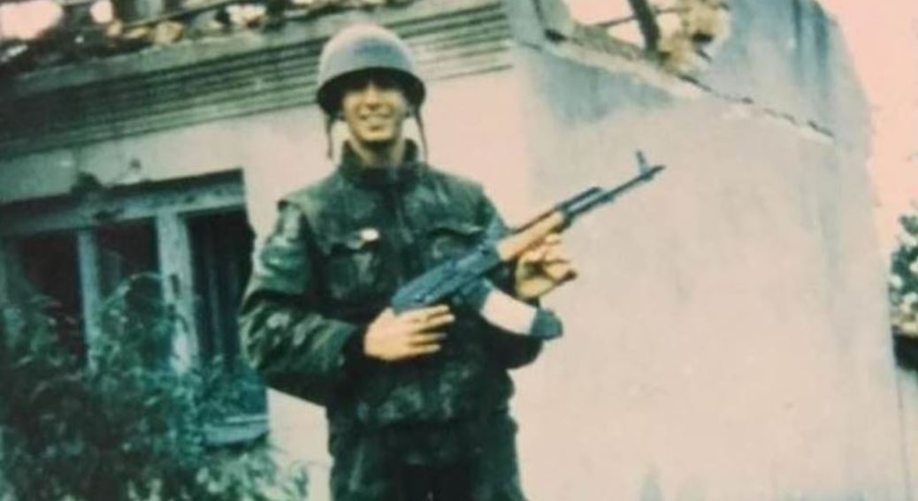 FOTO-VIDEO: VJEKOSLAV JUGEC (19.11.1991) Raspitujući se nakon izlaska ...